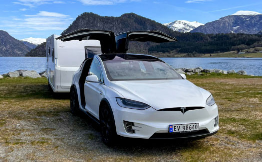 Tesla Model X meets Adora 613 PK